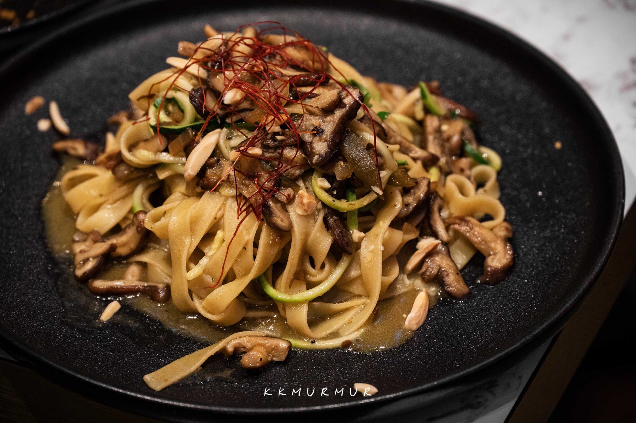 【VEGAN AMORE 蔬慕】翻轉蔬食印象的優秀餐酒館，環境時尚有質感超舒適｜台北大同區美食推薦｜京站/台北車站(菜單) - 老K嘴一下