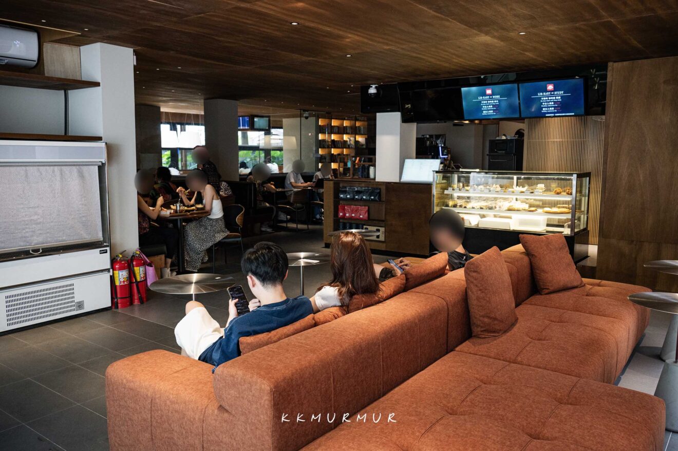 【CE' & LIB-RARY 天母店】儀式感滿分的圖書館咖啡廳，近兩百坪的空間不限時還超級舒適｜台北天母咖啡廳推薦｜士林區/捷運芝山站早午餐(菜單) - 老K嘴一下