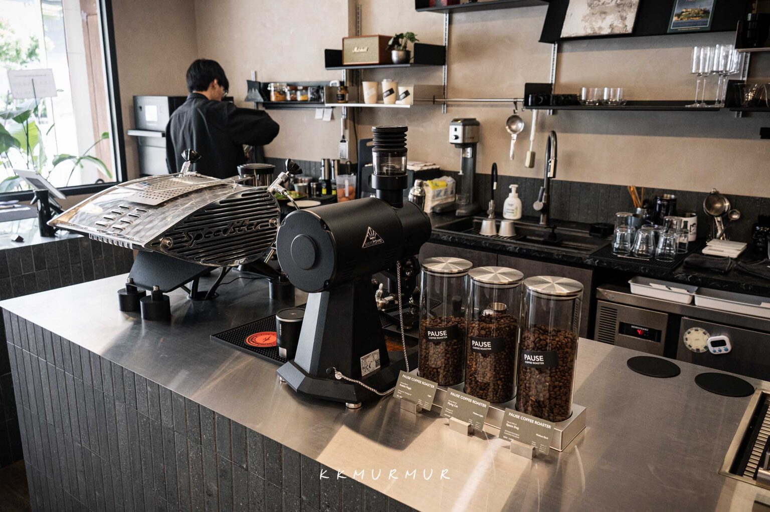 【PAUSE Coffee Roaster】絕美玻璃屋咖啡廳，感受陽光與植物的浪漫｜台北南港咖啡廳推薦｜捷運南港展覽館站(菜單) - 老K嘴一下