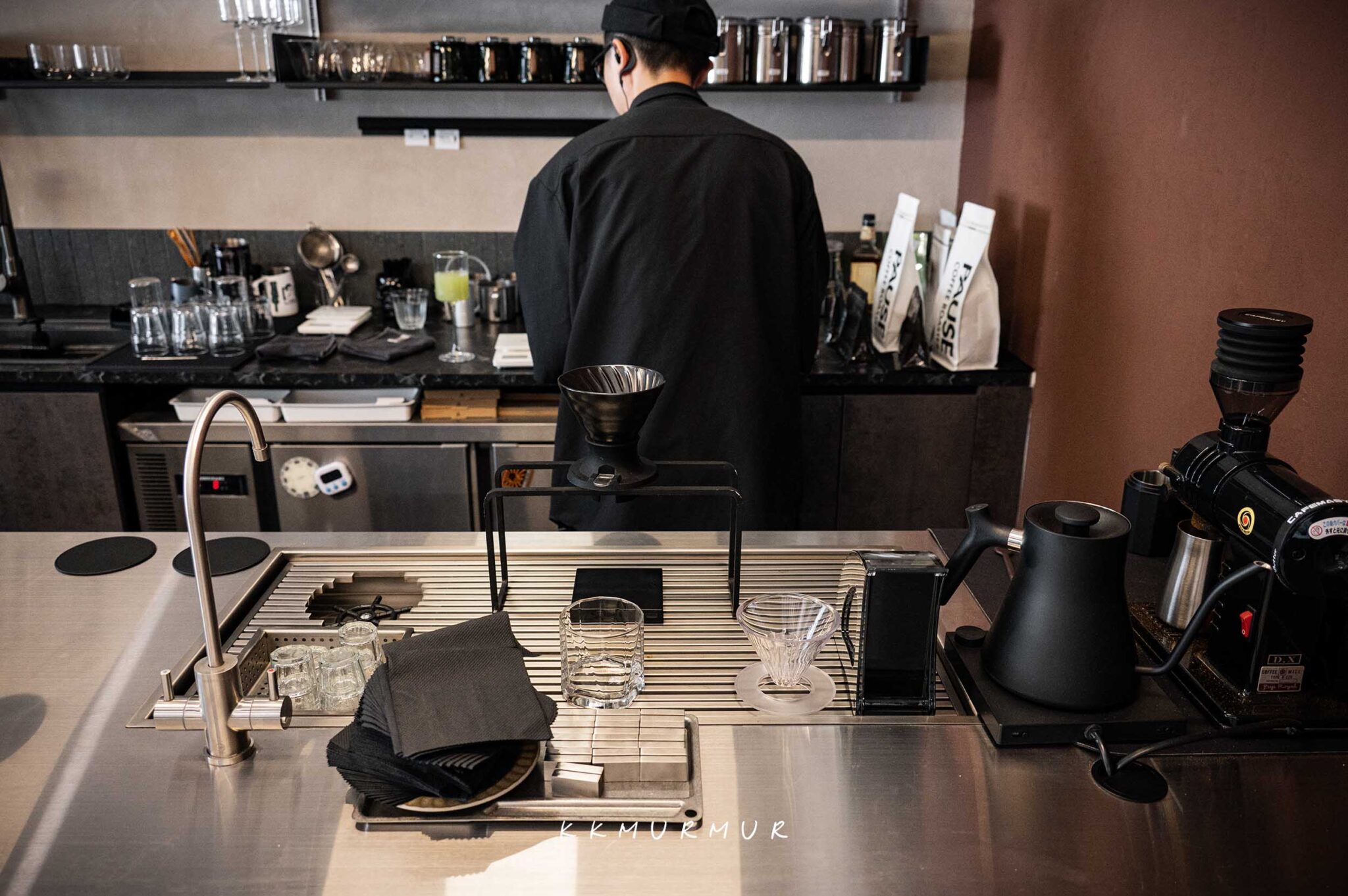 【PAUSE Coffee Roaster】絕美玻璃屋咖啡廳，感受陽光與植物的浪漫｜台北南港咖啡廳推薦｜捷運南港展覽館站(菜單) - 老K嘴一下