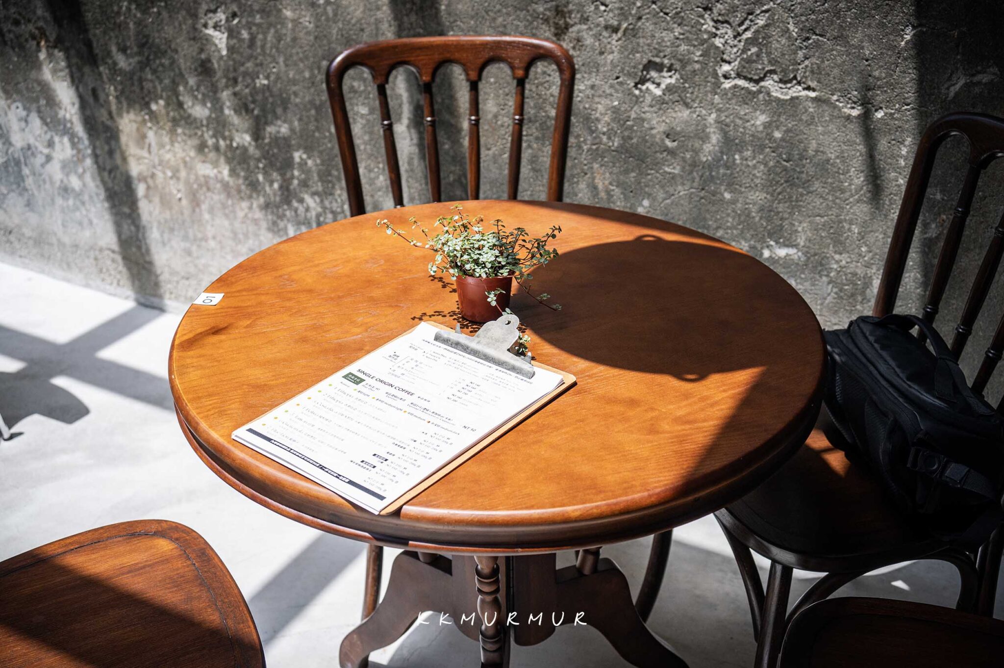 【PAUSE Coffee Roaster】絕美玻璃屋咖啡廳，感受陽光與植物的浪漫｜台北南港咖啡廳推薦｜捷運南港展覽館站(菜單) - 老K嘴一下