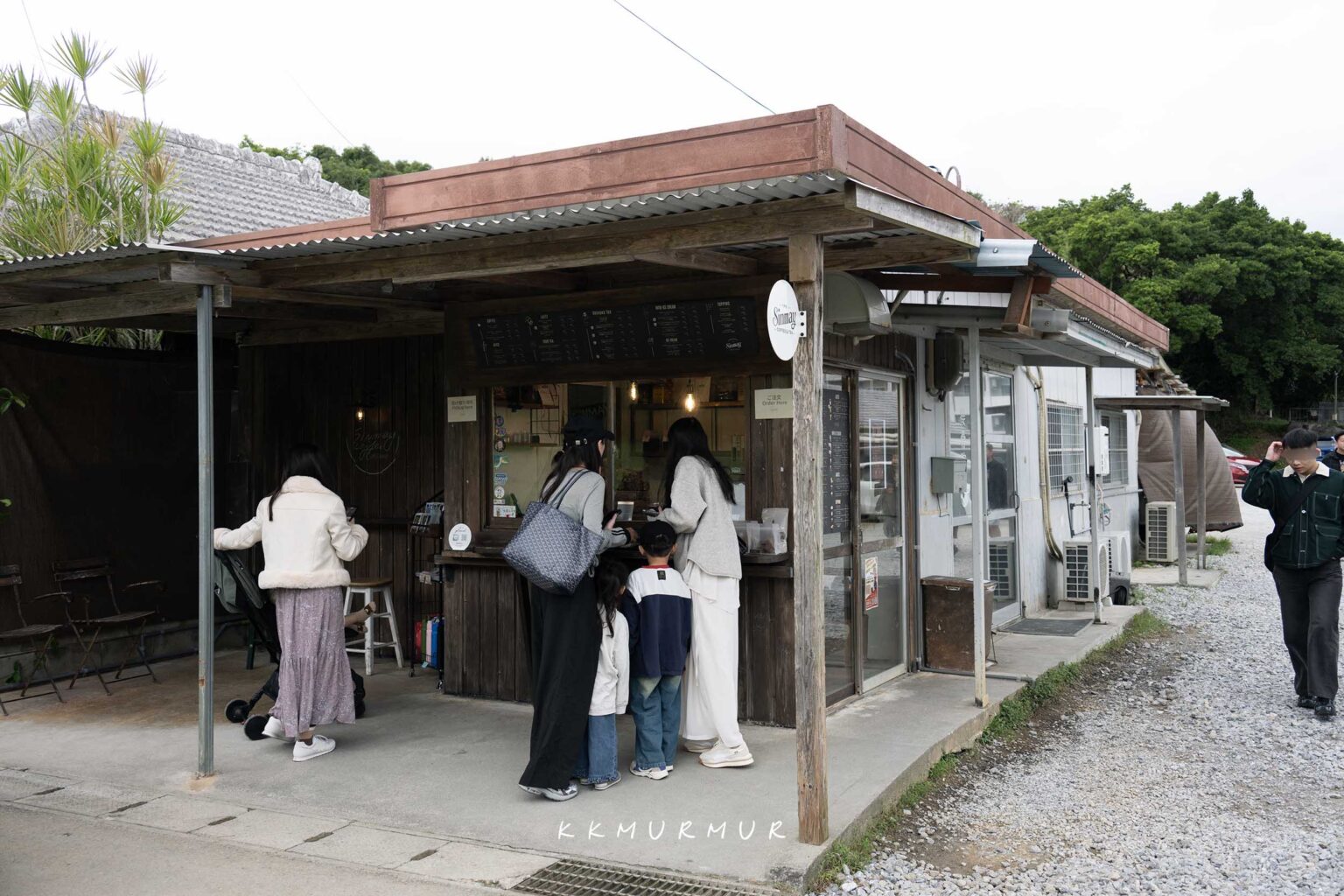 【Shinmei Coffee】沖繩超人氣生黑糖拿鐵，現刨黑糖香甜好喝又吸睛｜日本沖繩北部美食｜今歸仁村/Sinmay Coffee Okinawa(菜單) - 老K嘴一下